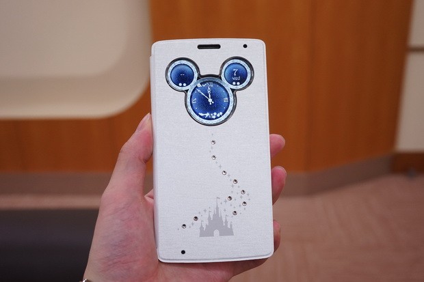 LG lanza smartphone Disney Mobile con Mickey Mouse en cristales Swarovski